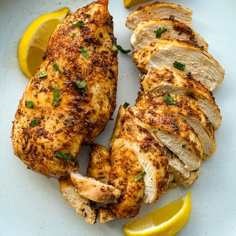 Meilleures poitrines de poulet au air fryer (tendres et juteuses) • La ...